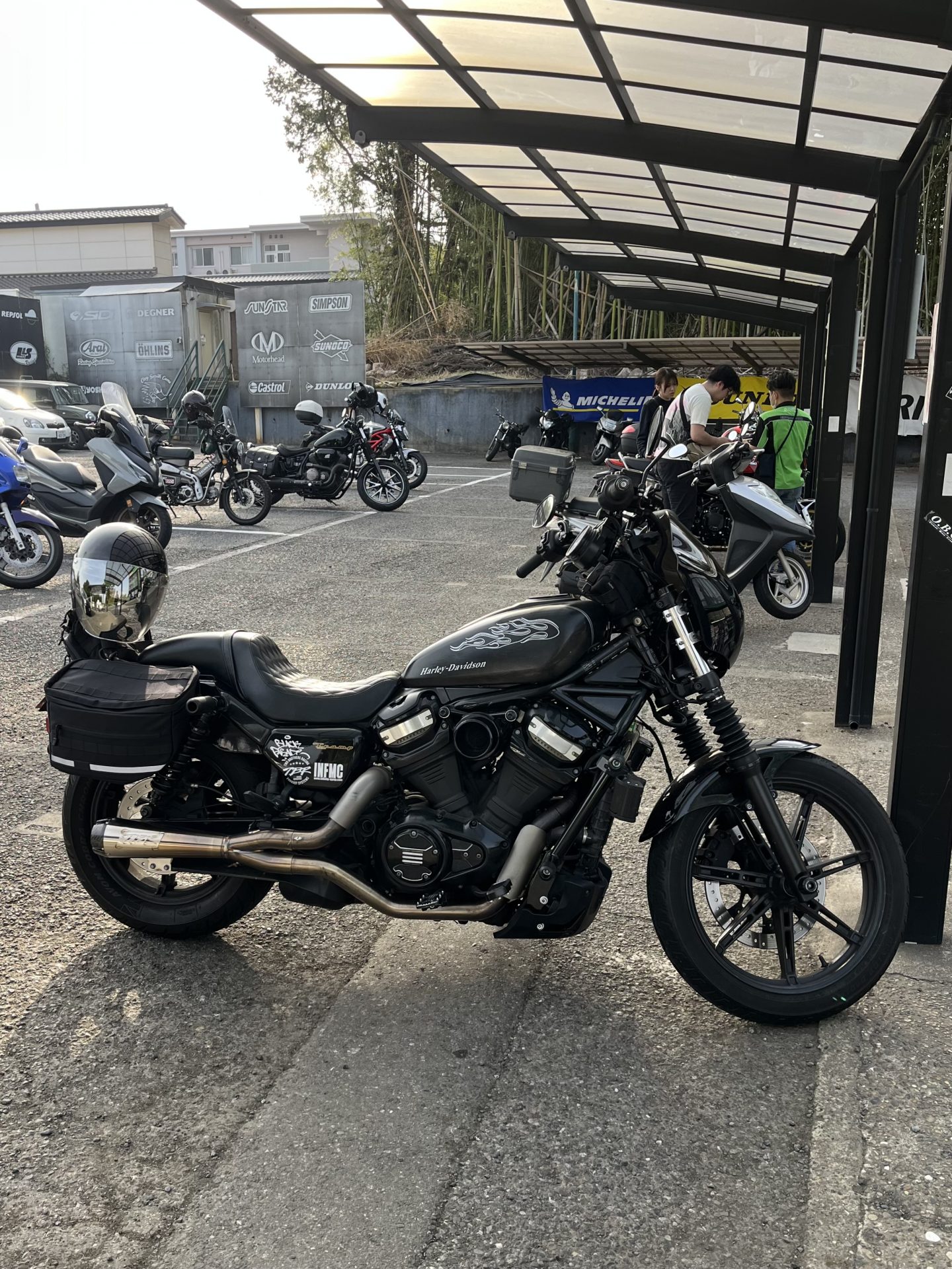 RH975ナイトスター - ハーレーカスタムガイド